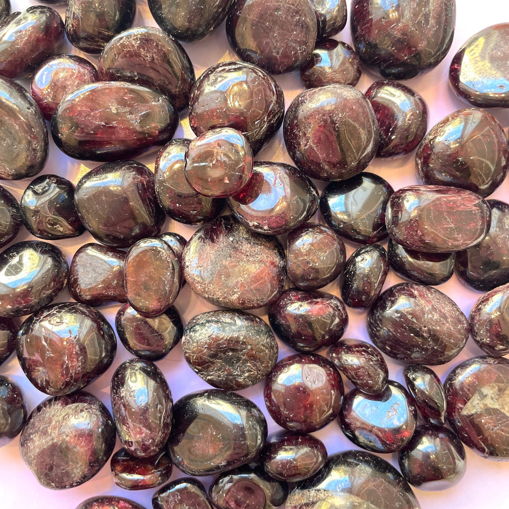 GARNET SMALL TUMBLE STONE – The Crystal Avenues