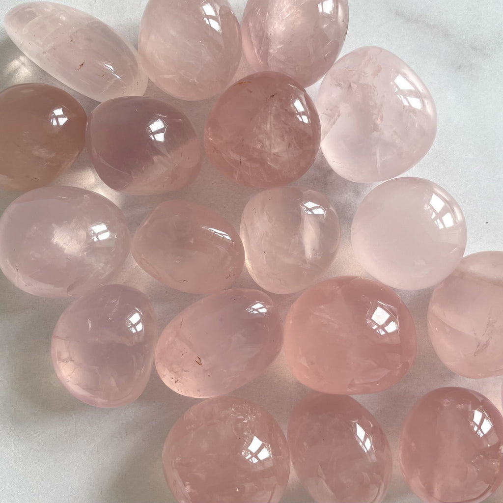 ROSE QUARTZ TUMBLE STONE – The Crystal Avenues
